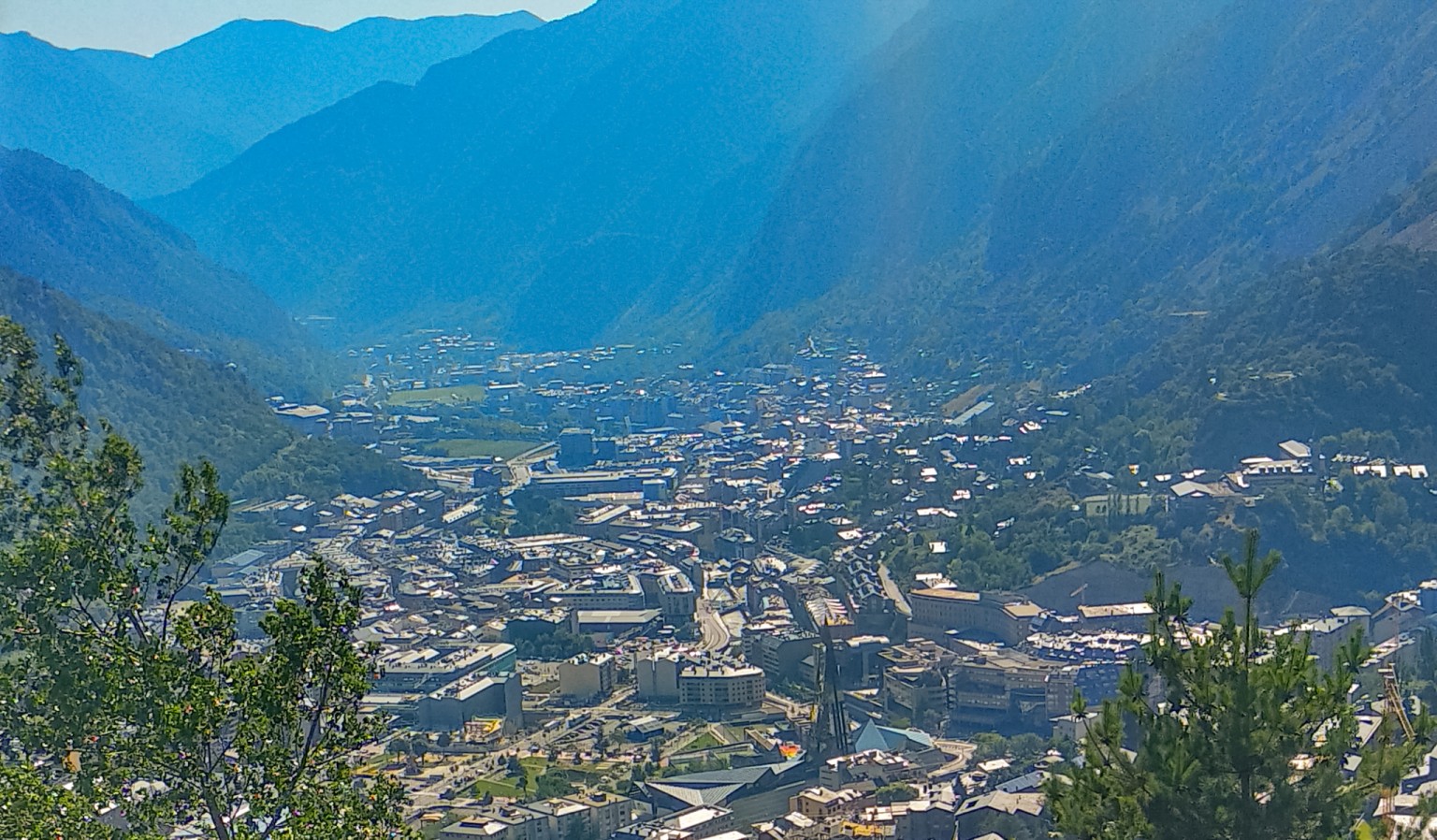 ¿Andorra pertenece a España o a Francia? Te lo contamos todo aquí